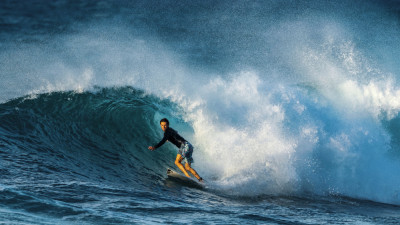 surfing by Fengying Long