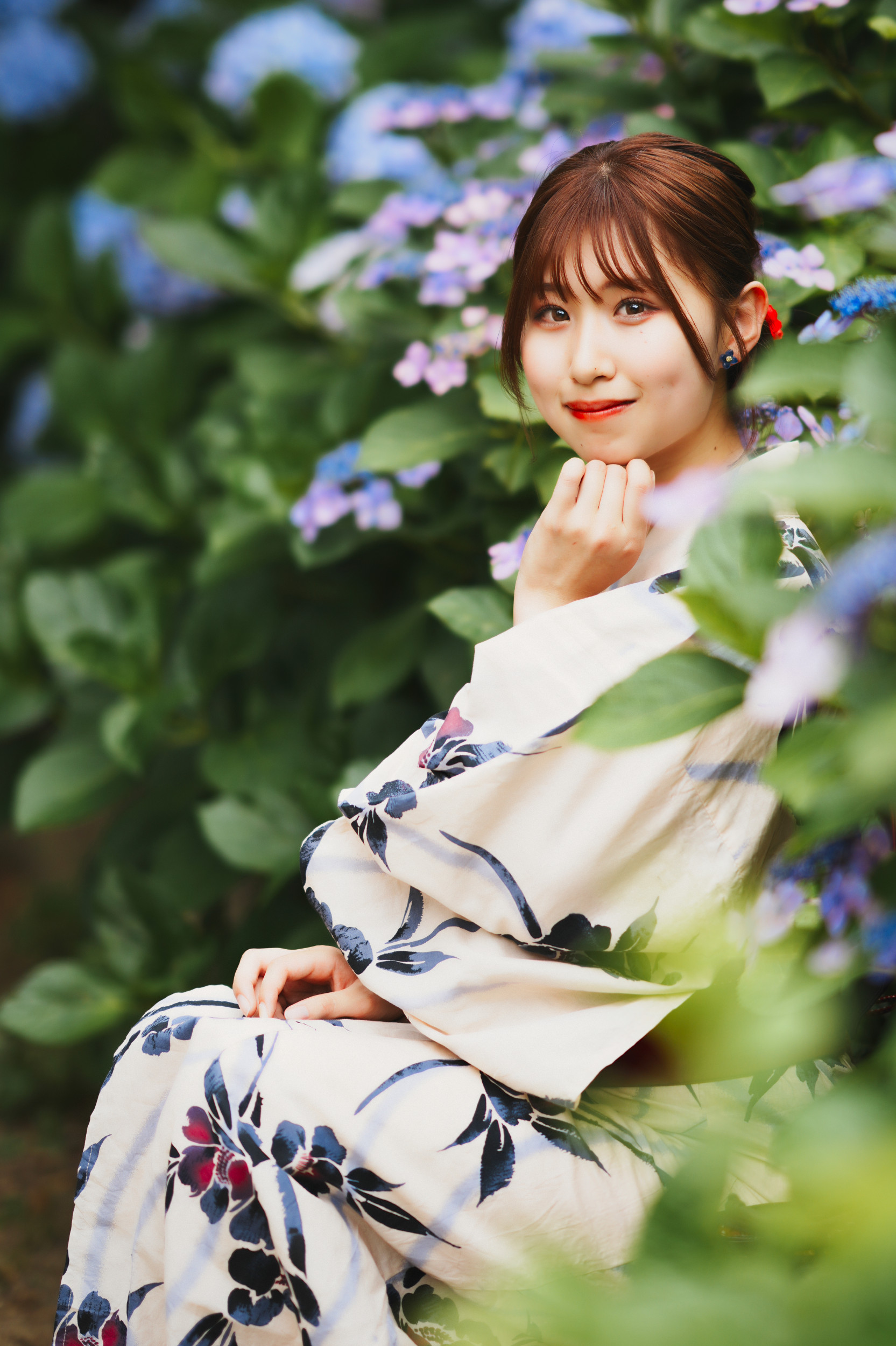'Yukata' and Hydrangea by HITOSHI YAMADA