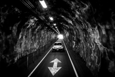 Two-way tunnel by Michiko Ôtomo