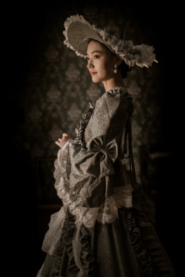 Lady in the castle by Songlin Xu