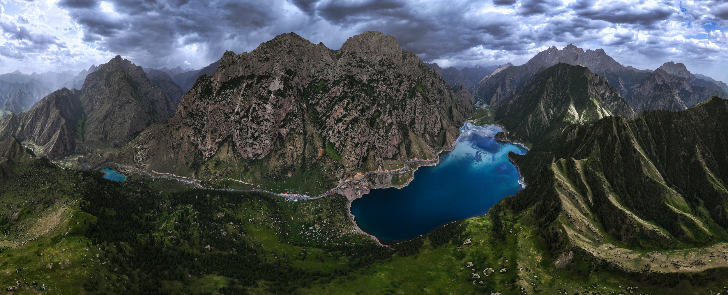 新疆独库公路上的大、小龙池The Big and Little Dragon Pools on the Duku Highway in ...
