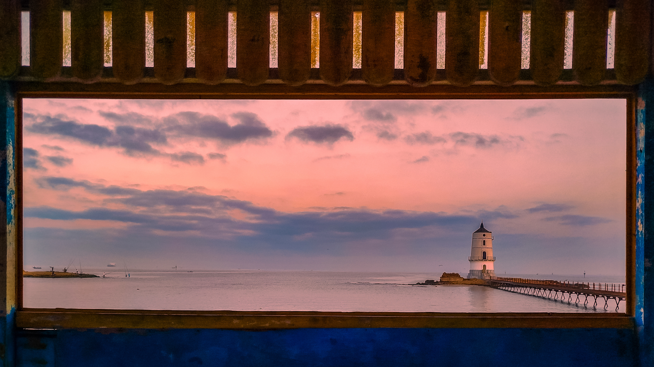 Framing elmax lighthouse by Mahmoud Mekkey