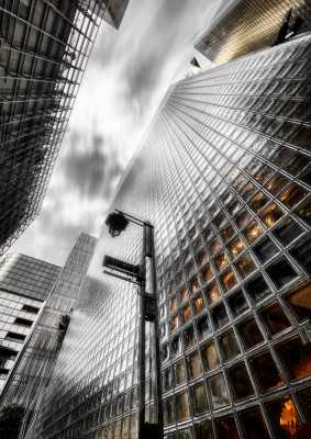 translucent tower by 大山 儀高