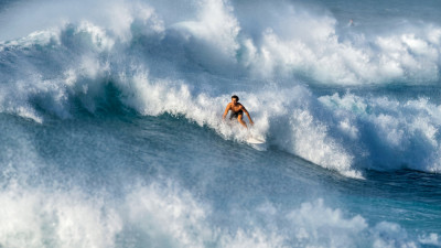 surfing by Fengying Long