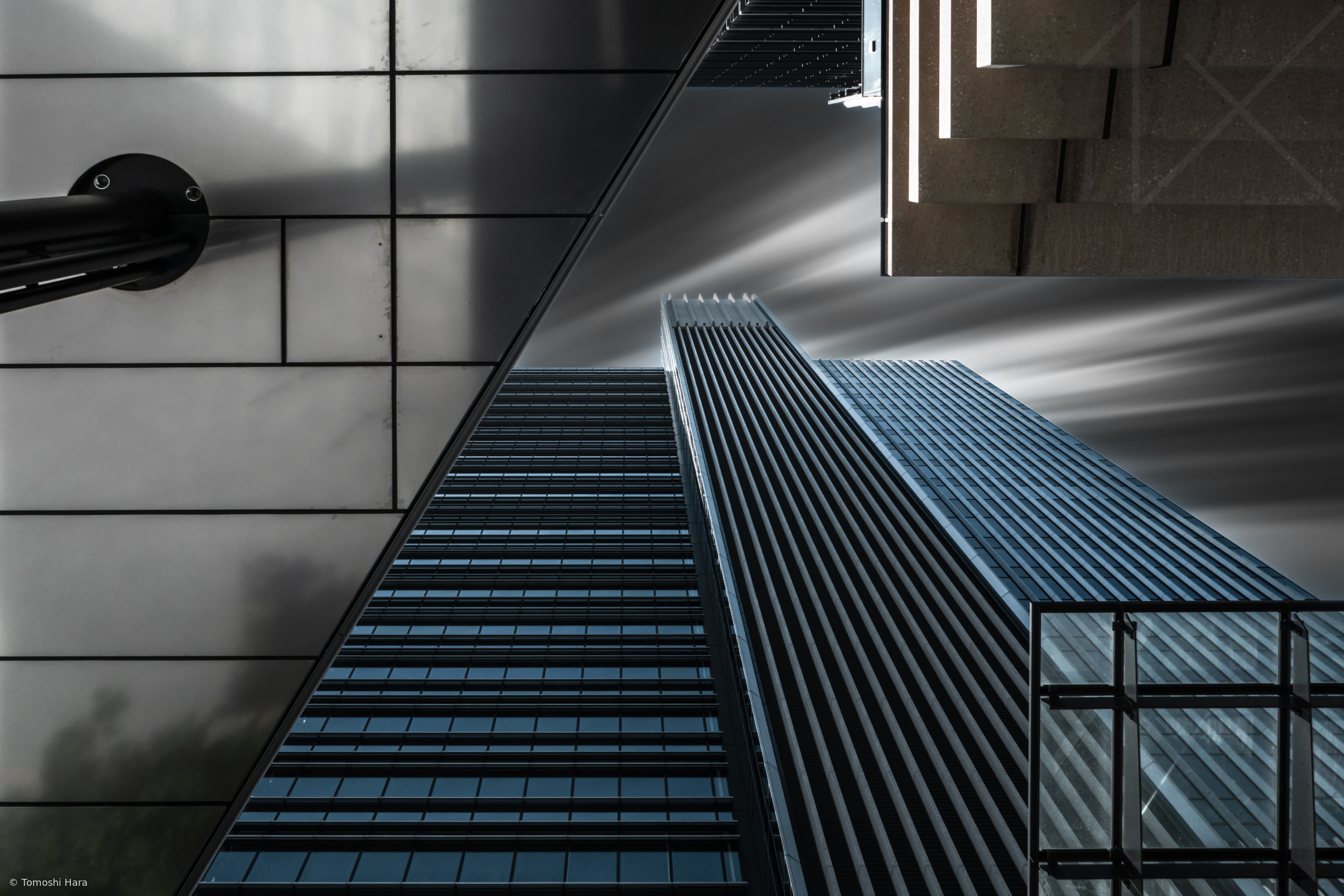 Convergence Point by Tomoshi Hara