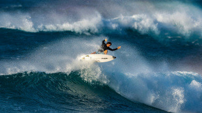 surfing by Fengying Long