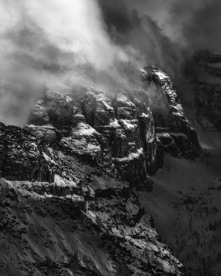 The Shadowthrone by Thomas de Franzoni