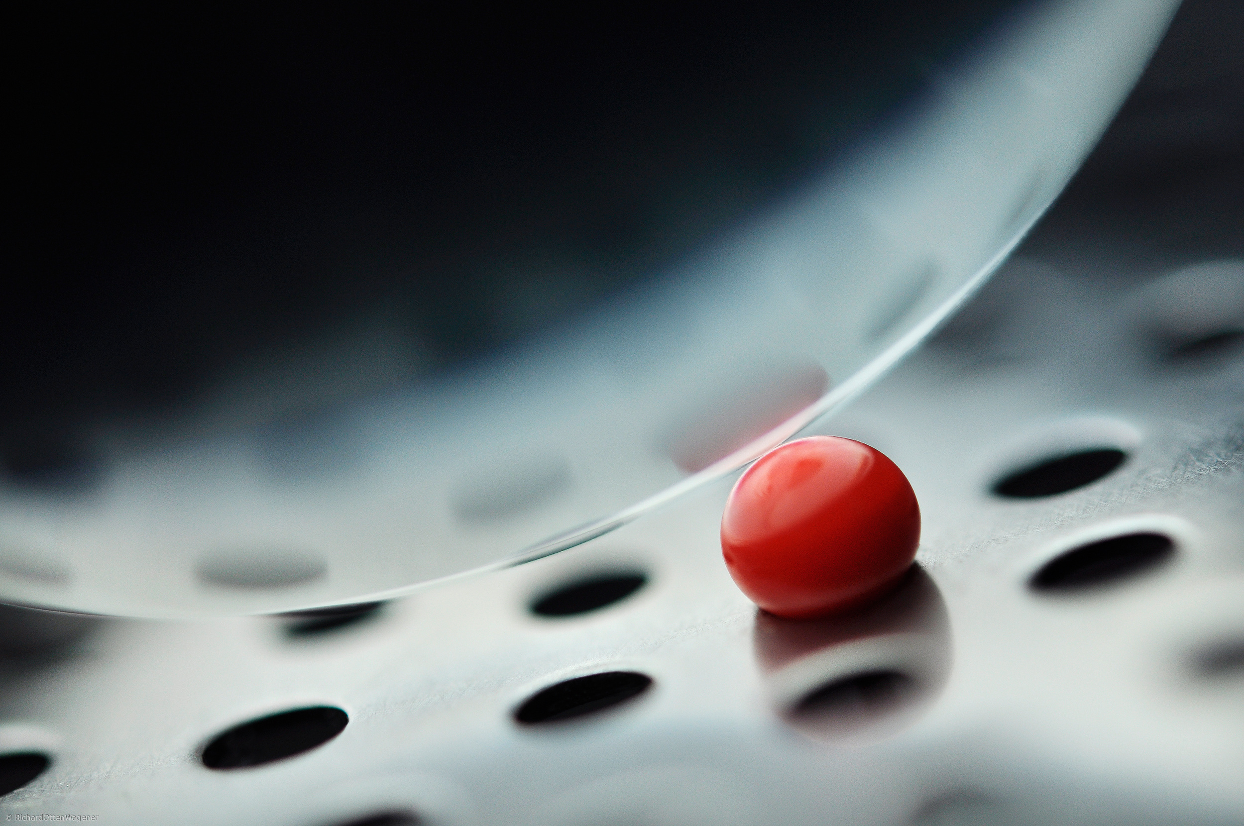 holed by Richard Otten-Wagener